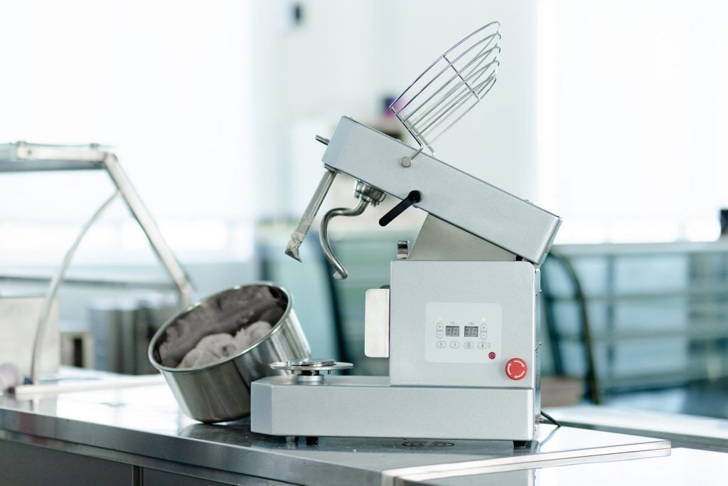 Why You Need a Tilt-head Stand Mixer in Your Kitchen?